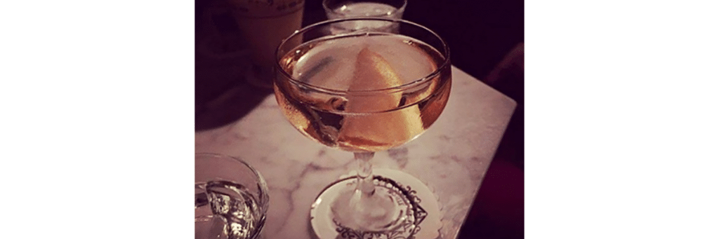Génépi Fizz, un cocktail raffiné et festif, créé par Lulu White Bar ...